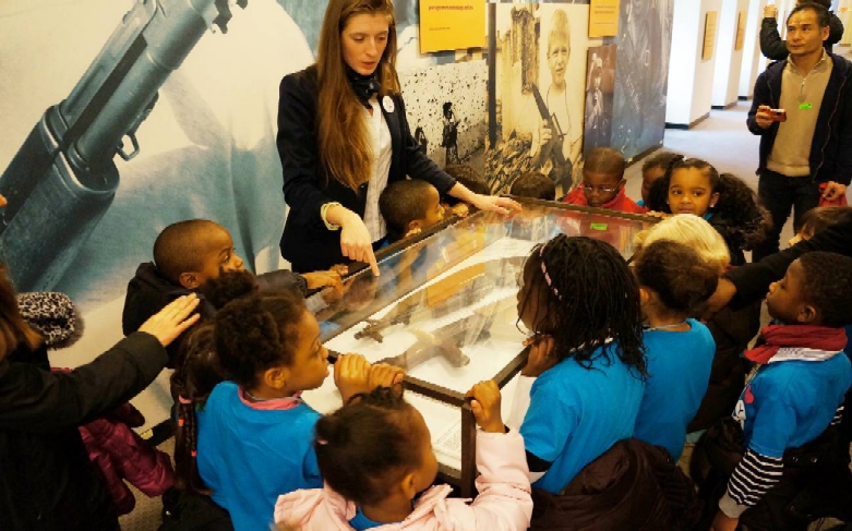 UNITED NATIONS. 60 YEARS OF U.N. GUIDED TOURS